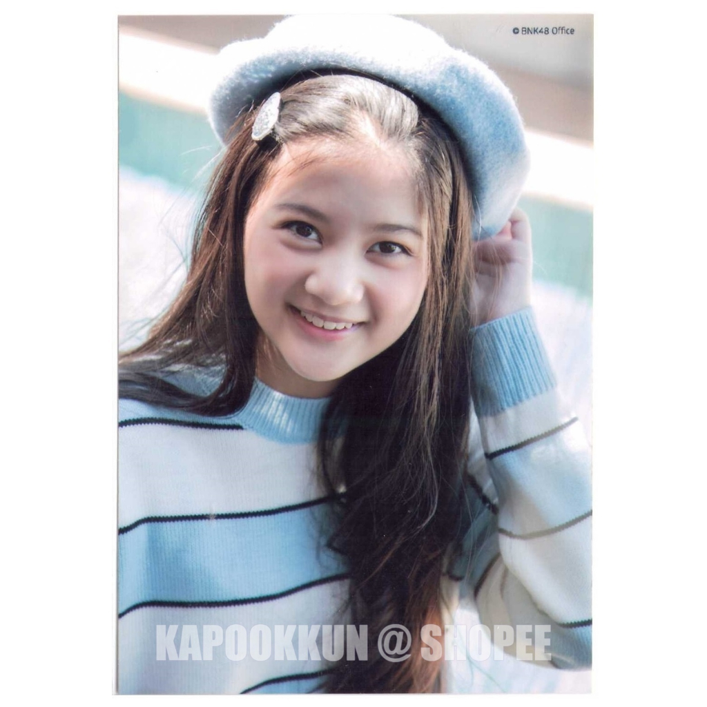 [1/2][รูปสุ่ม] หนังสือ BNK48 1st Photobook The Sisters photoset ปก ซิสเตอร์ sister | Shopee Thailand