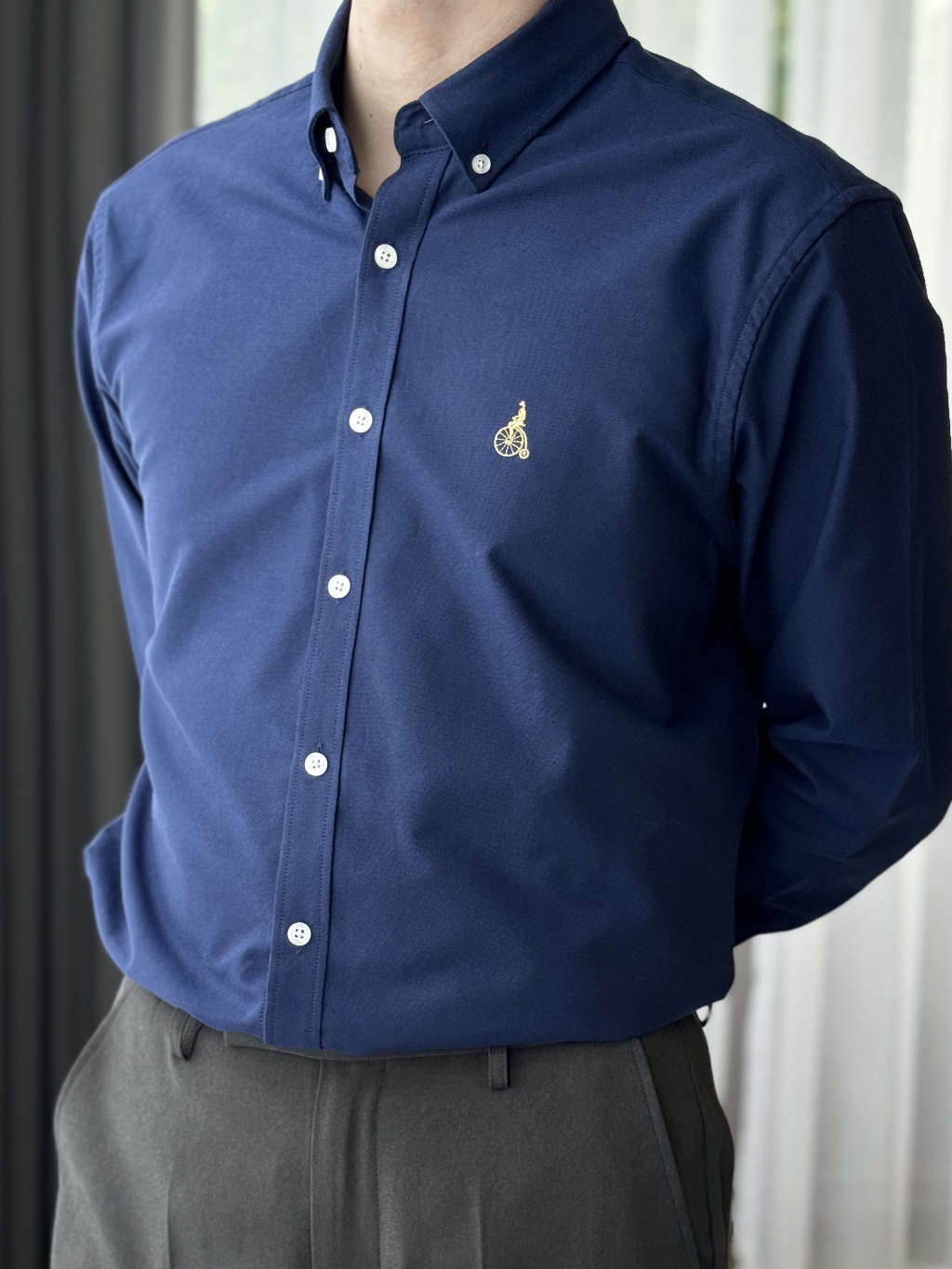 DANDY COSMO | [4สี] เสื้อเชิร์ต Oxford Shirt สีล้วน ปักโลโก้ DANDY ...