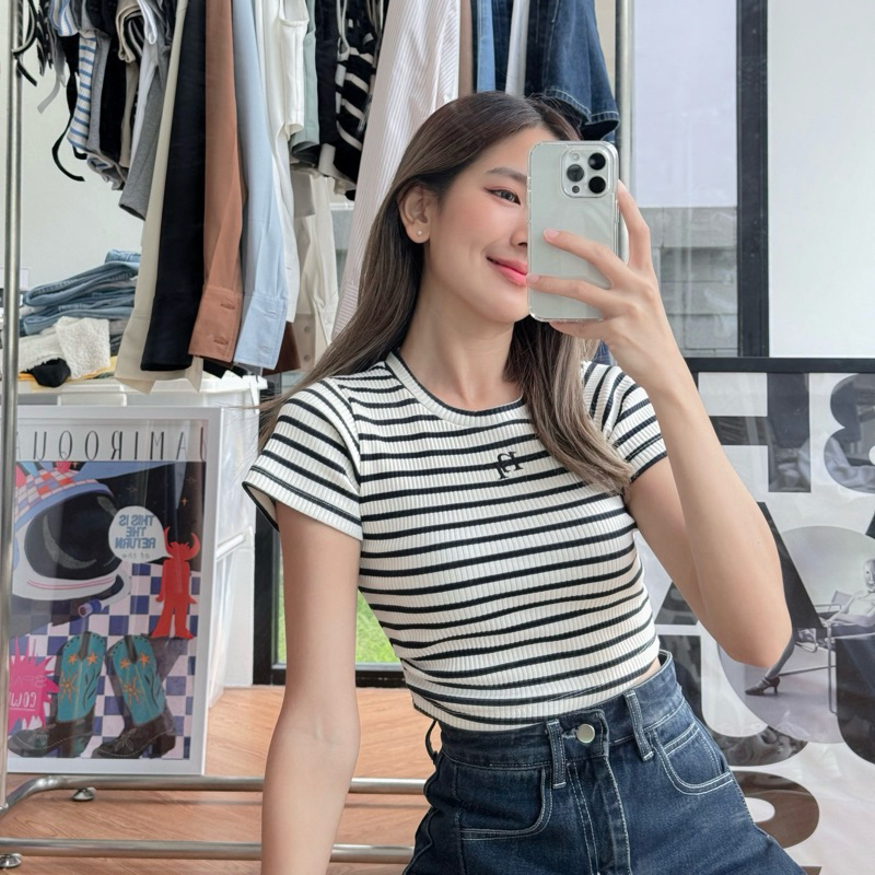 NICHARISSHOP - เสื้อครอปจับจีบข้างเดียว รุ่น Baby Tee | Shopee Thailand