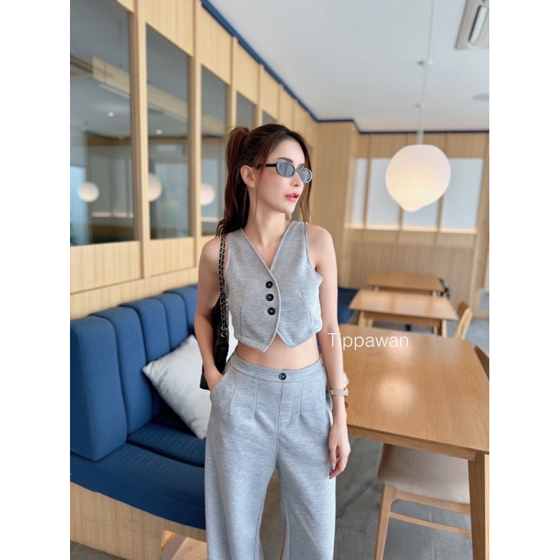 ป้ายTippawan Set เทาสวยๆปังๆ แบบชุดเดียวจบจ้า ทรงเสื้อเป็นทรงเสื้อกั๊ก ตีเกล้ดหน้าหลัง มาพร้อม ...