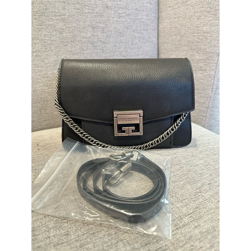 กระเป๋า Givenchy gv3 small in black color (มือสอง คัดตู้ญี่ปุ่น ...