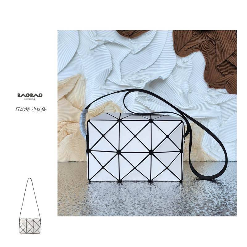 กระเป๋าสะพาย รุ่น Light Grey Cuboid Shoulder Bag | Shopee Thailand