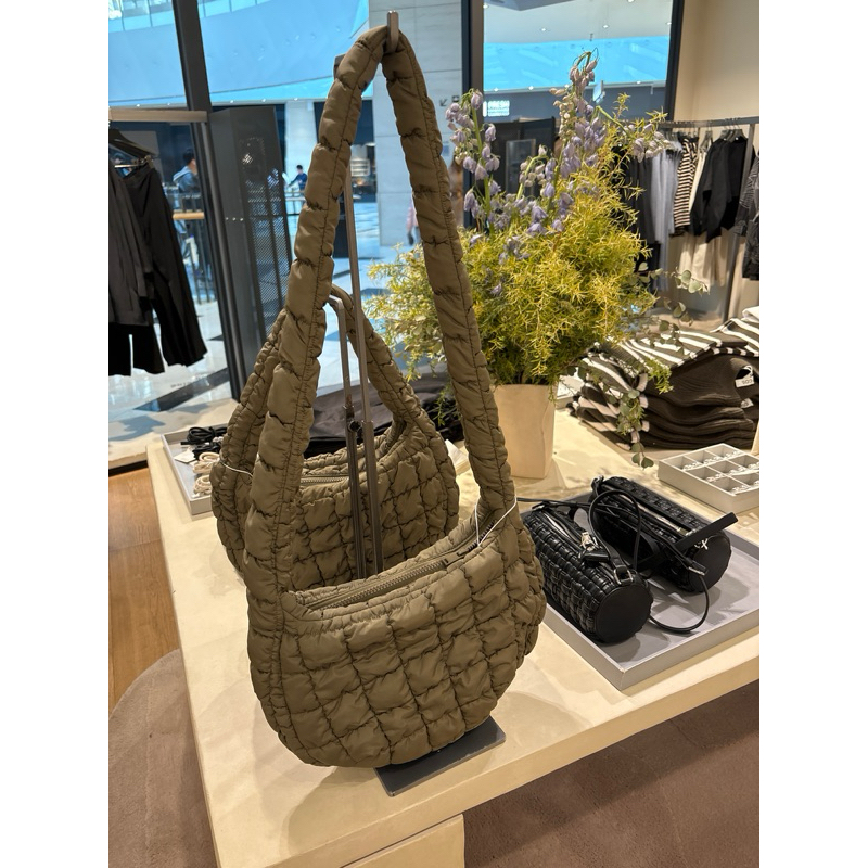 COS Quilted Messenger Bag ของแท้ออกช็อปเกาหลี | Shopee Thailand
