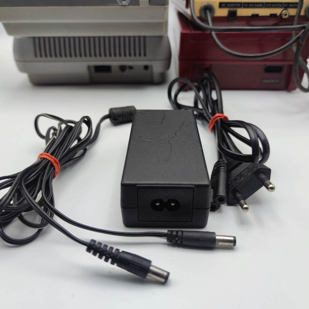 หม้อแปลง 2 หัว สำหรับใช้กับเครื่อง Famicom / MegaDrive 1 / SFC / SFC+ ...