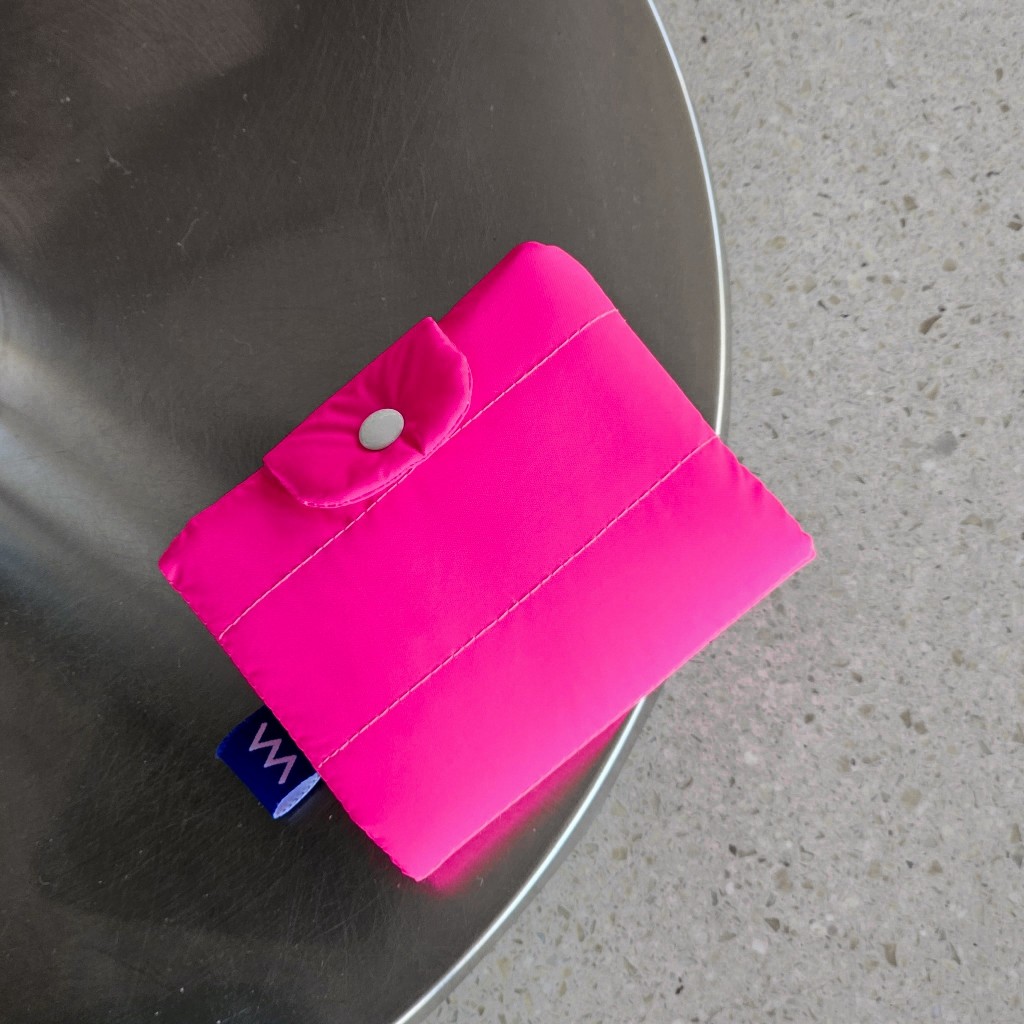 Hukmum Bubble wallet Neon pink : กระเป๋าสตางค์ใบเล็ก มีช่องใส่เหรียญ ...