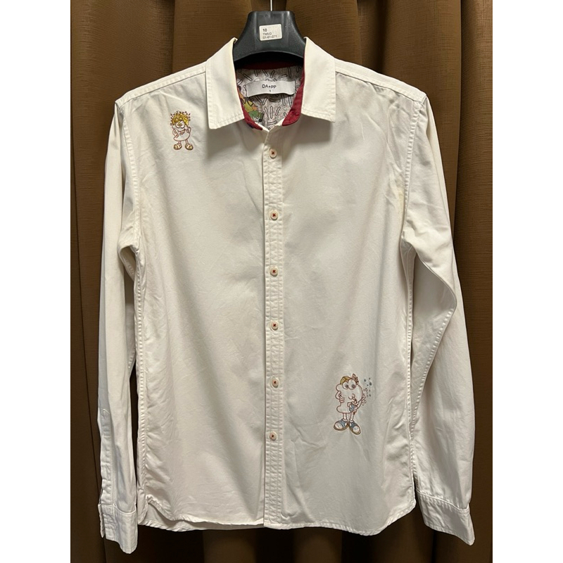 DA+PP เสื้อเชิ้ตสีขาว เสื้อเชิ้ตแบรนด์ดีเอพีพี ลายกาตูนร์น่ารัก เนื้อ ...