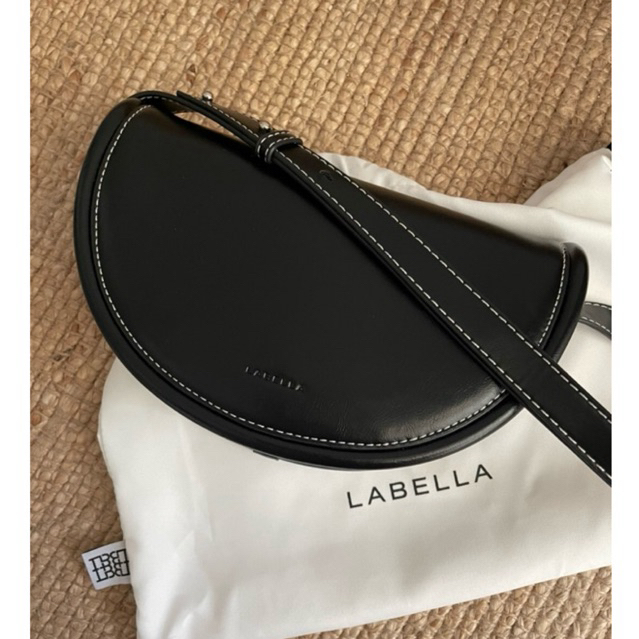 ส่งต่อกระเป๋าหนังสีดำ labella bkk รุ่น toast ปรับสายได้ | Shopee Thailand