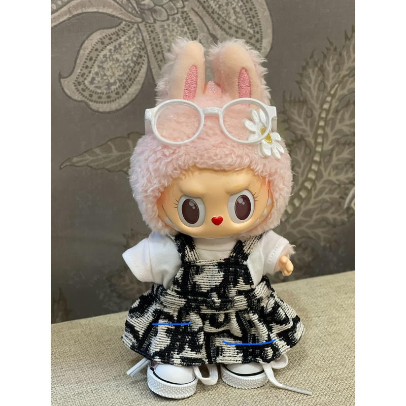 เอี๊ยมกระโปรง dior เสื้อผ้าตุ๊กตา สำหรับตุ๊กตา labubu ขนาด 17 cm ...