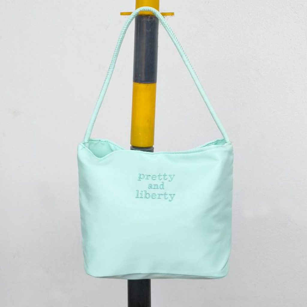 GUCSELECTED(B1924) กระเป๋าถือ/สะพายไหล่pretty and libety ผ้าไนล่อน ...