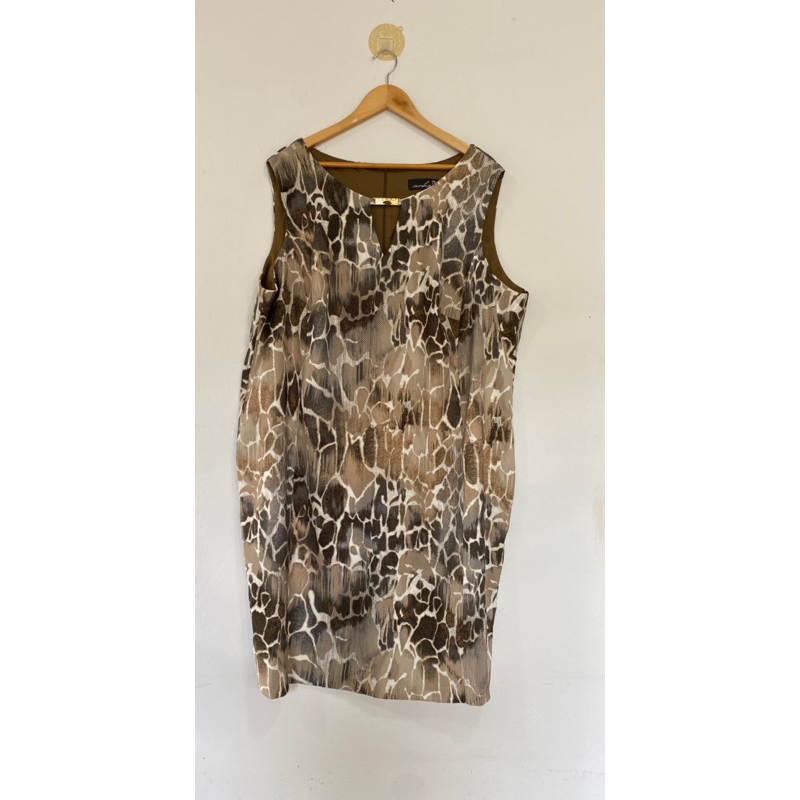 Laura Plus ไซส์ US24 อกหน้าผ้า 54 นิ้ว เอว 52 สะ 58 ยาว 43 ผ้าโพลีเนื้อ ...