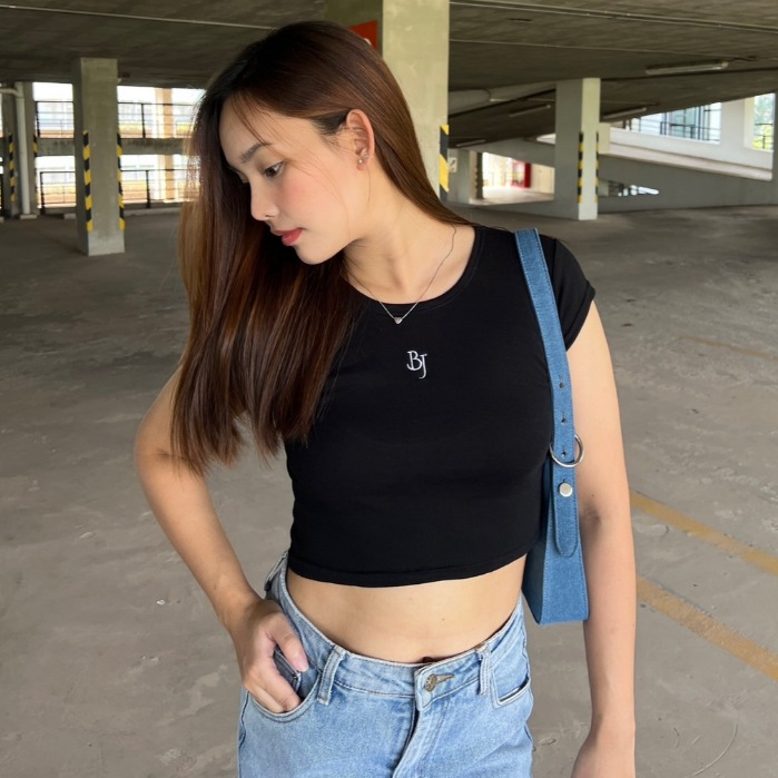 BABEJUB.X I Basic Crop top เสื้อครอปสีพื้น ปักโลโก้ ผ้านุ่มมาก ทรงสวยกระชับ | Shopee Thailand