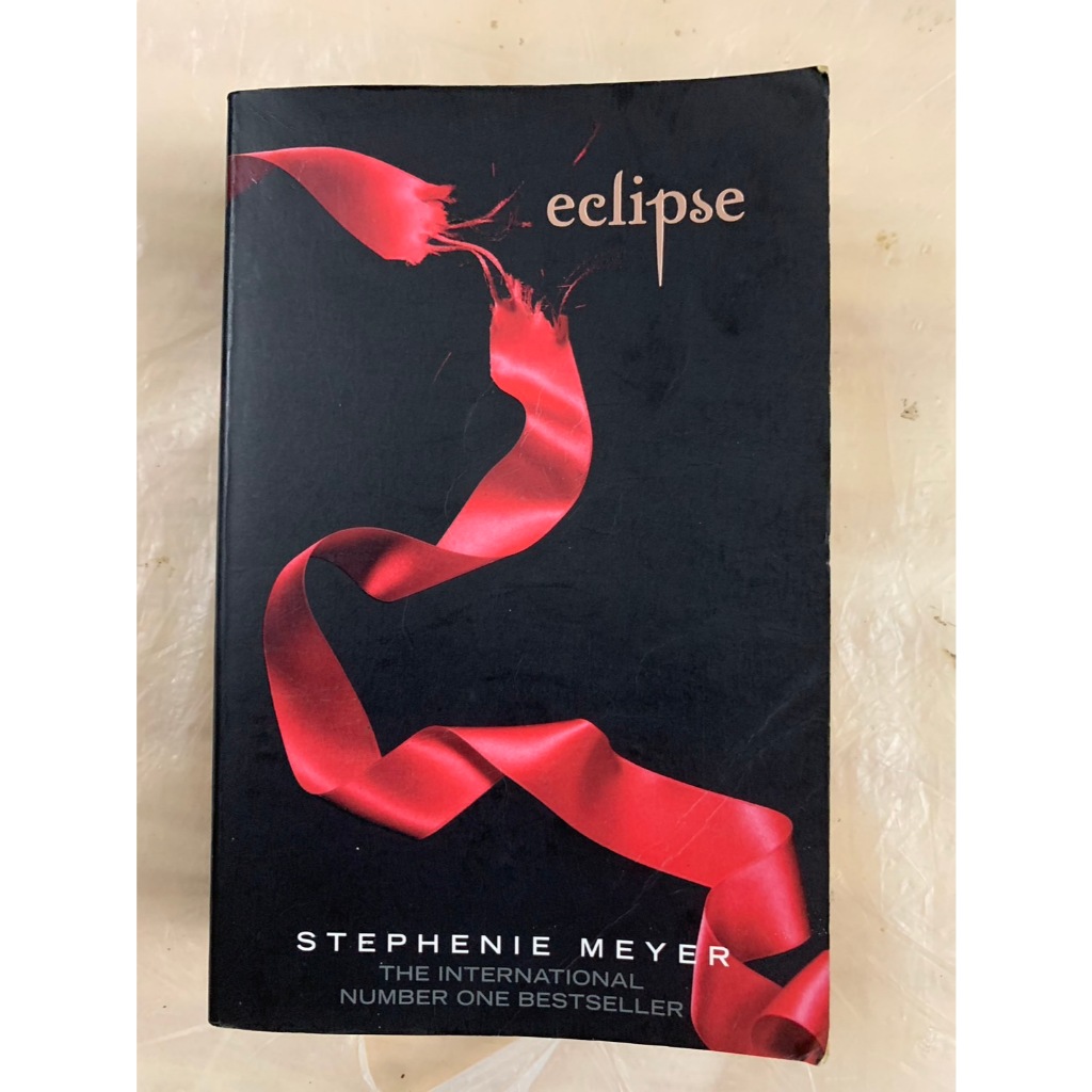 หนังสือภาษาอังกฤษ eclipse by STEPHENIE MEYER (Twilight Saga 3) | Shopee ...