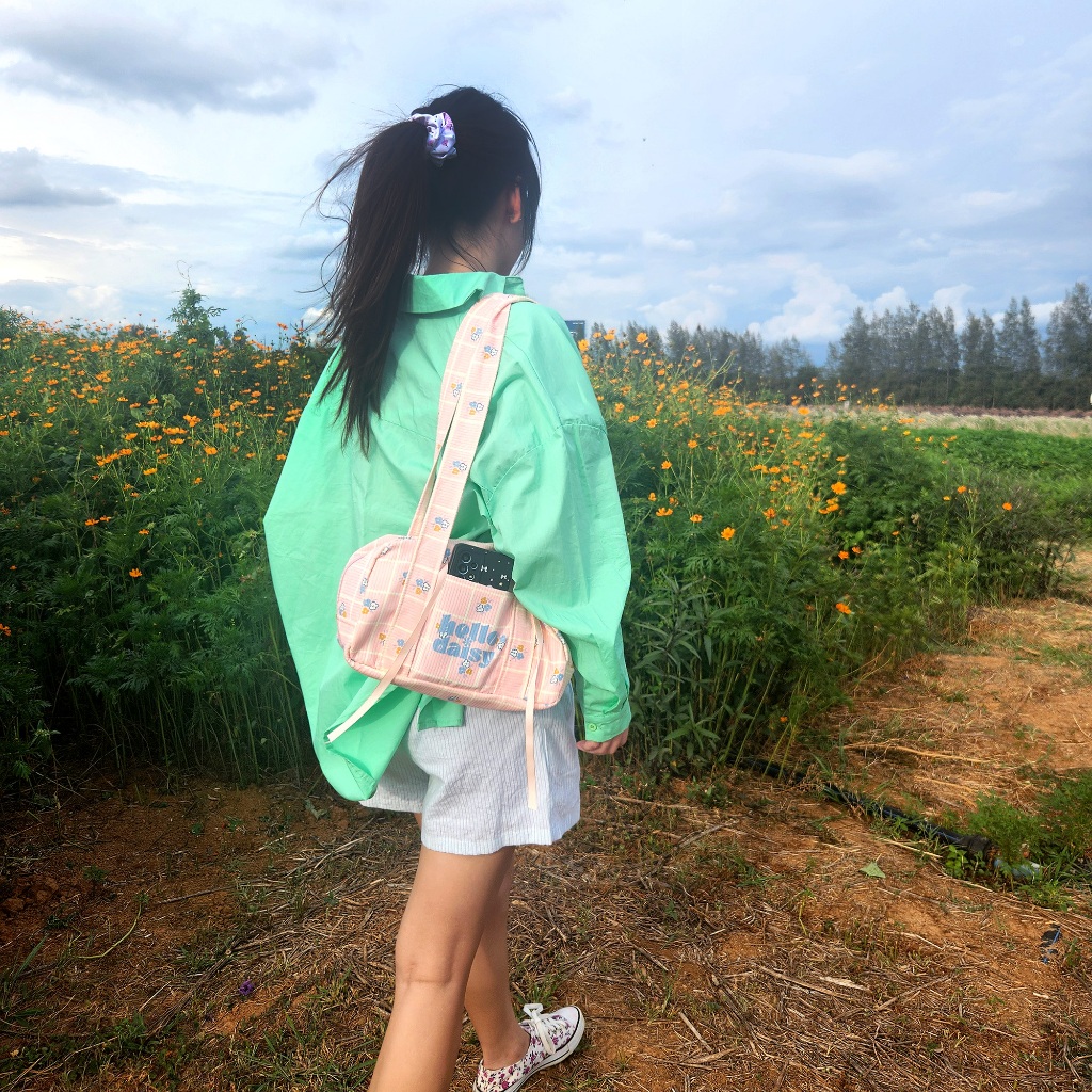 Hello Daisy [แบรนด์ไทย]-Daisy bag กระเป๋าผ้าลูกฟูกพิมพ์ลาย | Shopee ...