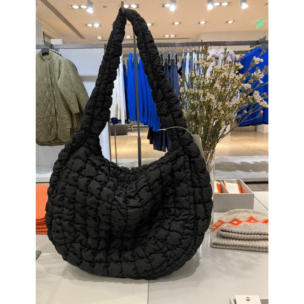 พร้อมส่ง COS Quilted Oversized Bag สีดำ black ของแท้ 100% | Shopee Thailand