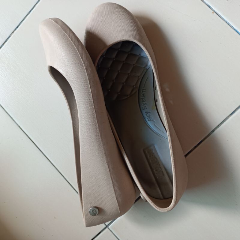 รองเท้าคัทชู monobo signature | Shopee Thailand