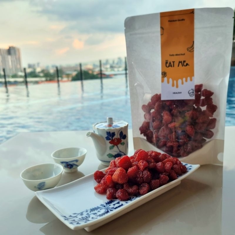 สตอเบอรี่อบแห้ง EAT ME FRUIT สตอเบอรี่แปรรูป ขนาด 250 กรัม อร่อยเพลิน ...