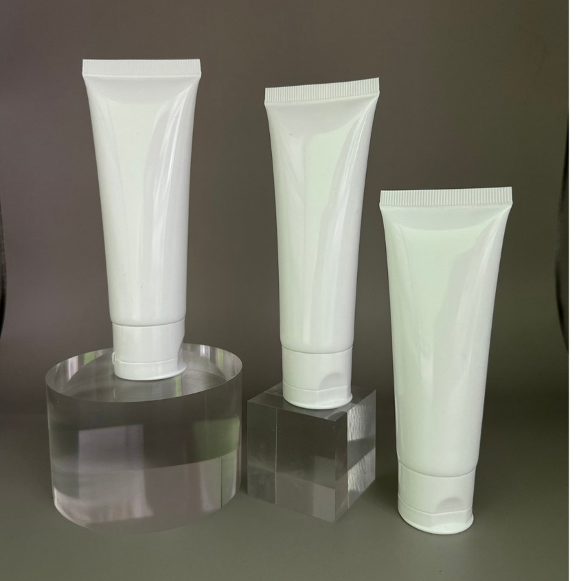 FF15/3 หลอดโฟมสีขาว 50 กรัม ทรงผอมสูง หลอดบีบทรงกลม5ชั้นพร้อมฝาป๊อกแป๊กสีขาวเงา | Shopee Thailand