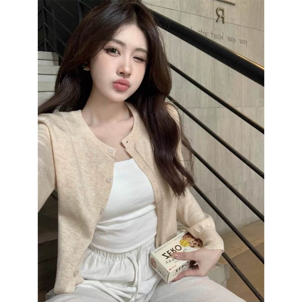 Cici(NO.D091)เสื้อเเขนยาวไหมพรม กระดุมหน้าใช้งานได้จริง ผ้านิ่มยืดใส่สบาย แมทช์ได้หลายลุคหลาย ...