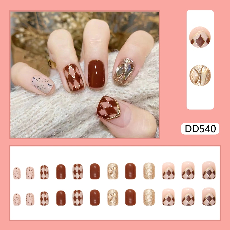 เล็บปลอมสำเร็จรูป เล็บปลอมยาว กันน้ำ ทำเล็บแฟชั่น หลากหลายสไตล์ กล่องละ ...