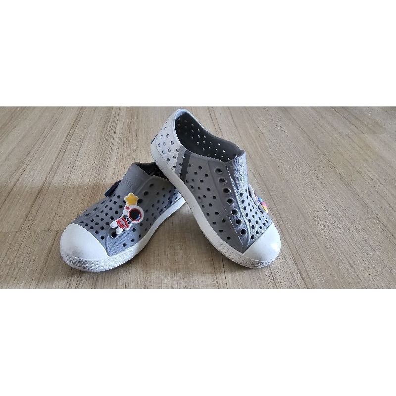 [มือสอง] รองเท้ากันน้ำเด็ก EVA ยี่ห้อ Native ของแท้ size C9 | Shopee ...