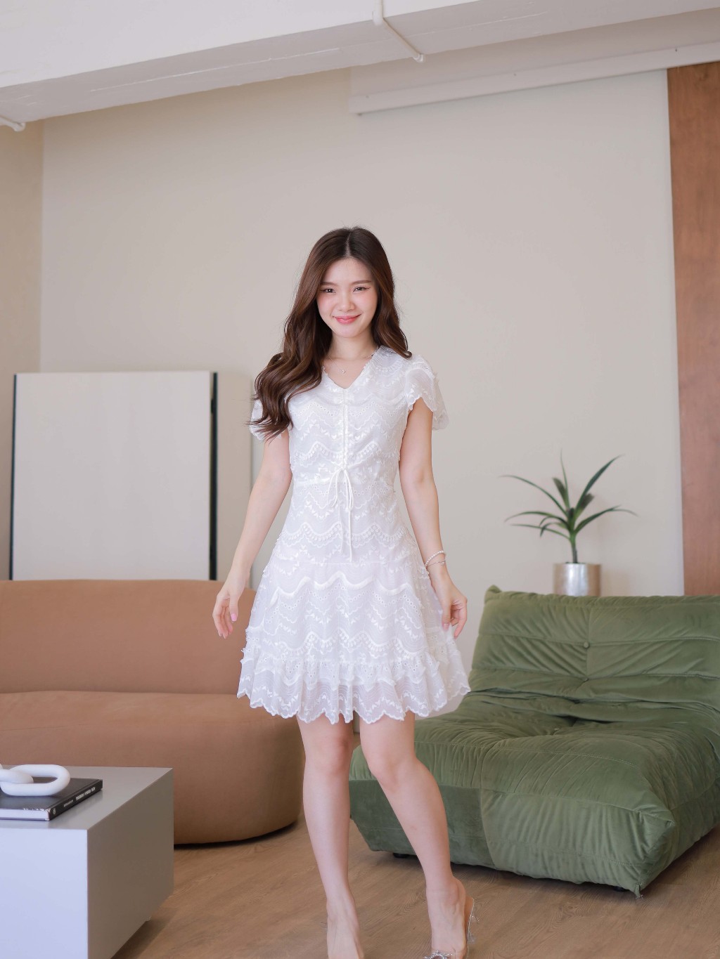 J221 ชุดเดรสสีขาว (ผ้าลูกไม้ฉลุ) | Shopee Thailand