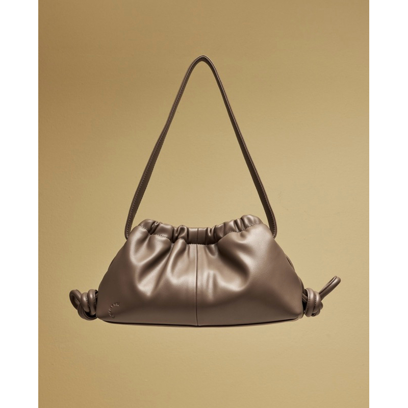 (Ready to Ship) GARMENTI - GYOZA BAG สี Espresso กระเป๋าเกี๊ยวซ่า ...