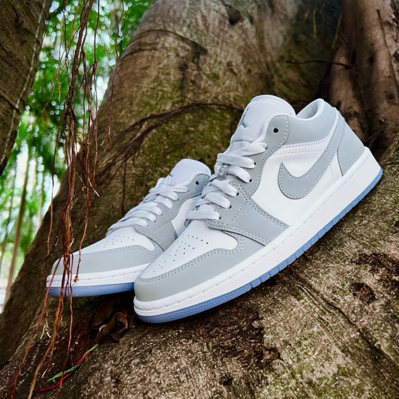 AIR JORDAN 1 LOW WHITE WOLF GREY พร้อมส่ง ของแท้100% | Shopee Thailand