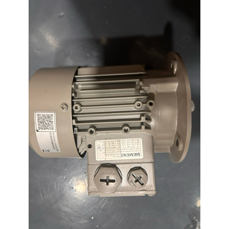 Siemens GP motor type: 1AV1063B Model : 1LE1002-0BB32-2FA4 สินค้ามือ1 ...