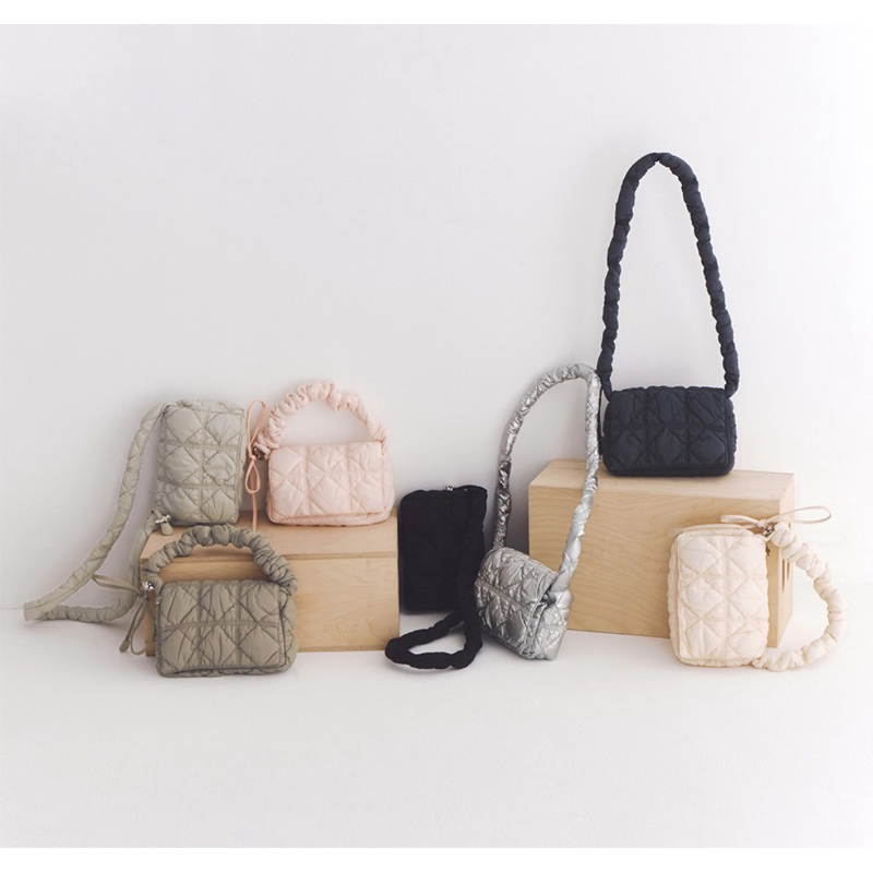 CARLYN new collection รุ่น Luke bagของแท้จากช็อปฮงแด | Shopee Thailand