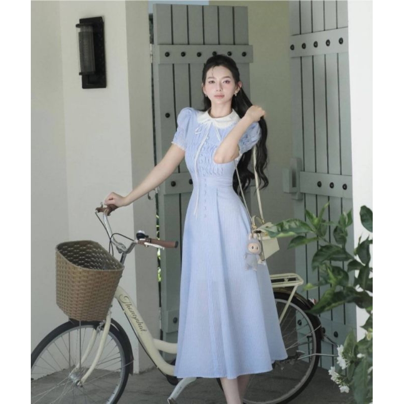 ชุดเดรสงานป้าย VORA Dress ยาว แขนตุ๊กตาจับจีบสม็อคช่วงแขนแต่งขอบลูกไม้ คอปก แต่ง ผูกโบว์ช่วงคอ ...