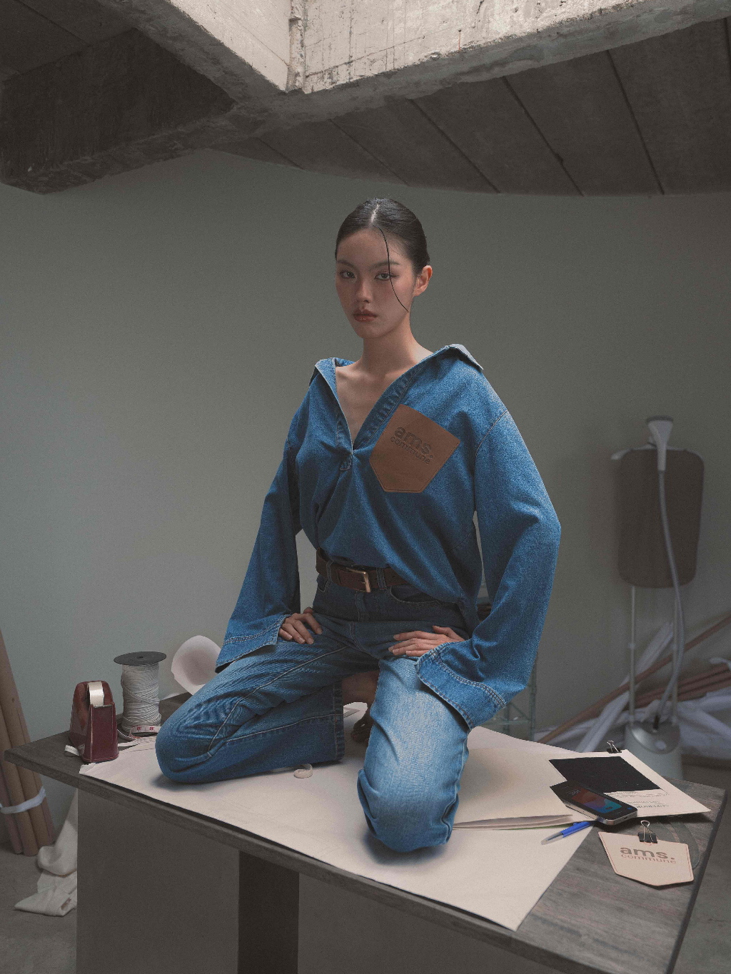 ams.commune เสื้อยีนส์แขนยาว กระเป๋าหนัง (มีรอบส่งทุกวัน) | Shopee Thailand