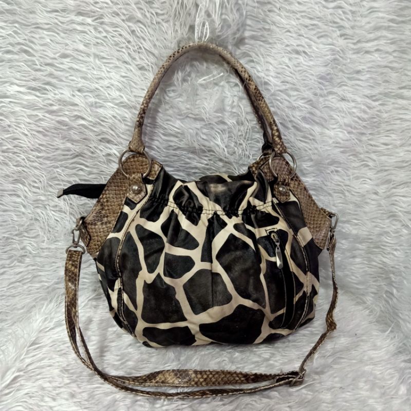 กระเป๋าหนังลายวัวขอบลายงูถือได้สะพายได้แบรนด์Roma Jellar Made in korea ...