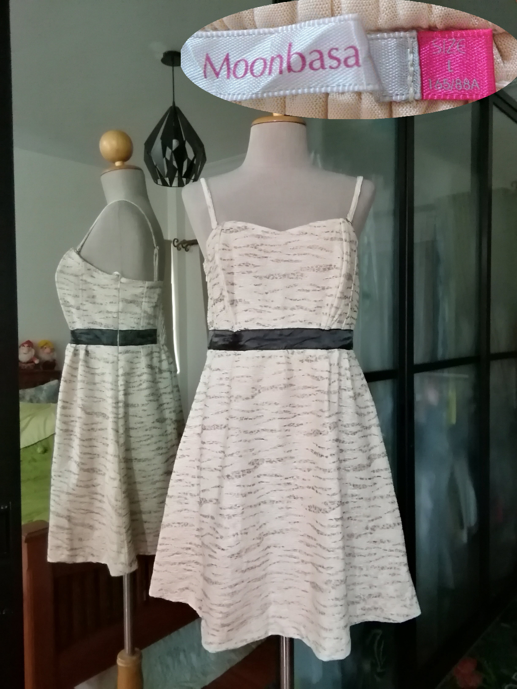 เดรสสายเดียว เกาะอก moonbasa ลายเสือ สายปรับระดับได้ และสามารถสายถอดออก ...
