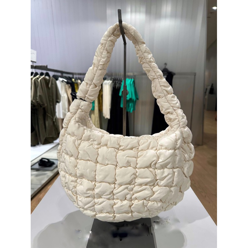 พร้อมส่ง COS Quilted Mini Bag สี off white ของแท้ 100% | Shopee Thailand