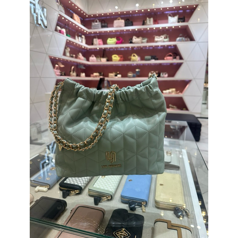 กระเป๋า lyn แท้ รุ่น MONET INFINITE SHOULDER L | Shopee Thailand