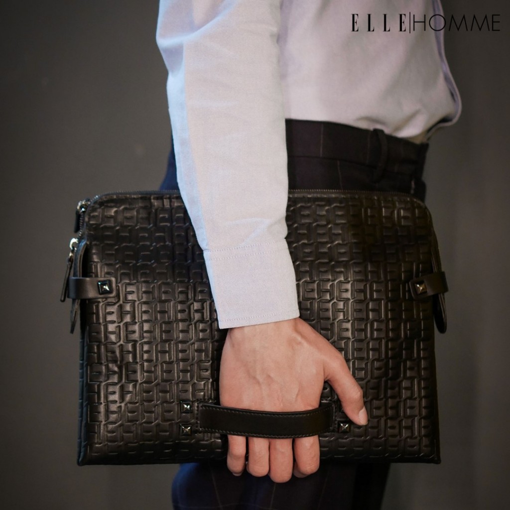 ELLE HOMME I กระเป๋าทรง Clutch สไตล์ modern อัดลายโลโก้ Elle Homme ซิป ...