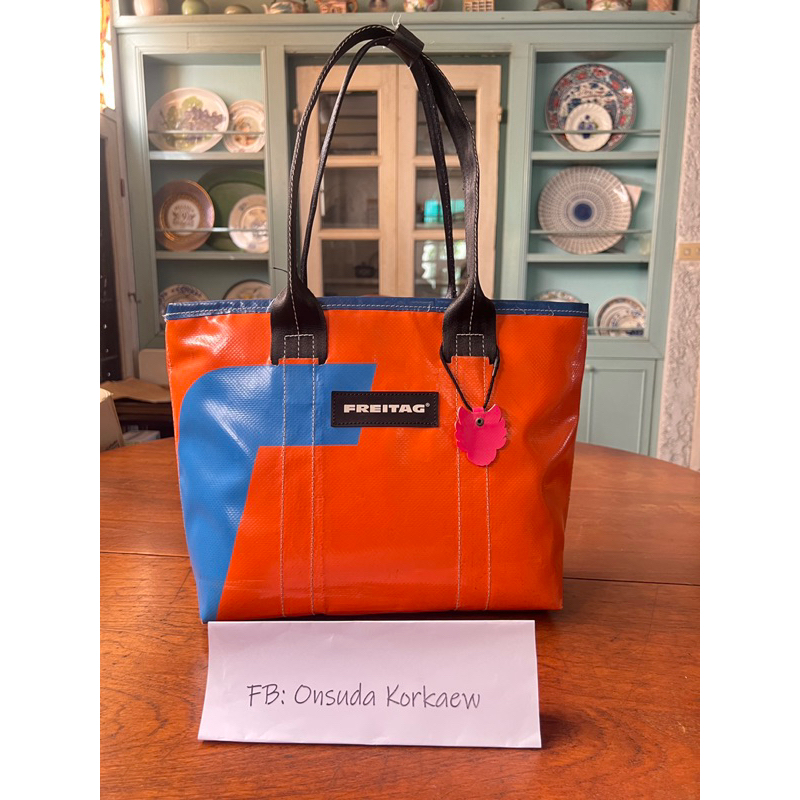 Freitag Donna แท้💯 ป้ายทองลิมิเต็ด รุ่นเลิกผลิต สีสวยผ้าหนา ก้นถลอกเบาๆ ...