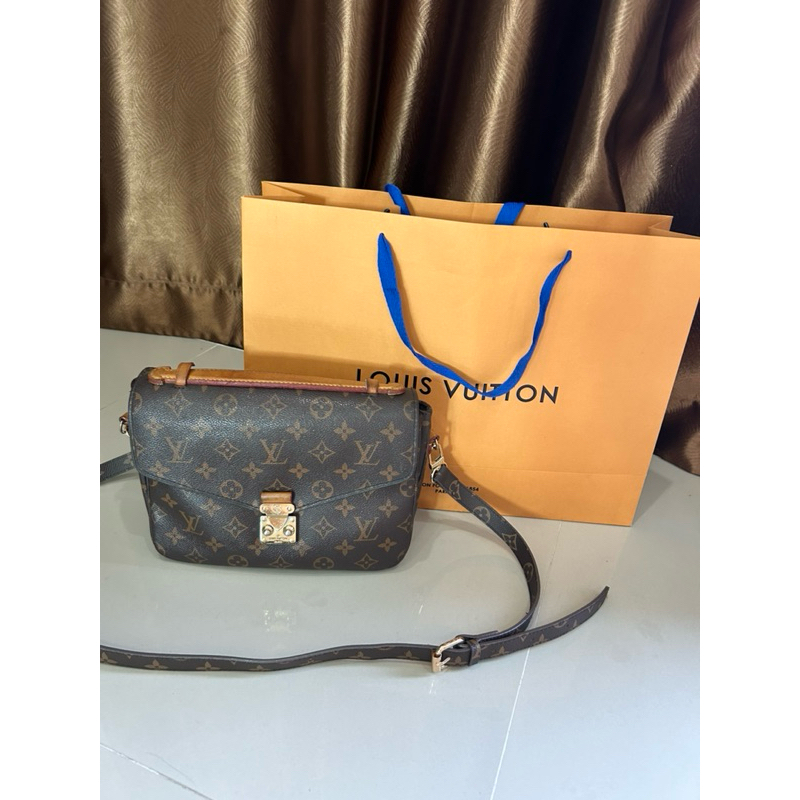 LV Metis 10นิ้ว งานลุ้นหนัก มีเลขแท็ก 2ป้ายดำ ป้ายหนัง (งานมีตำหนิหูขาด) สามารถทำสปาหู | Shopee ...