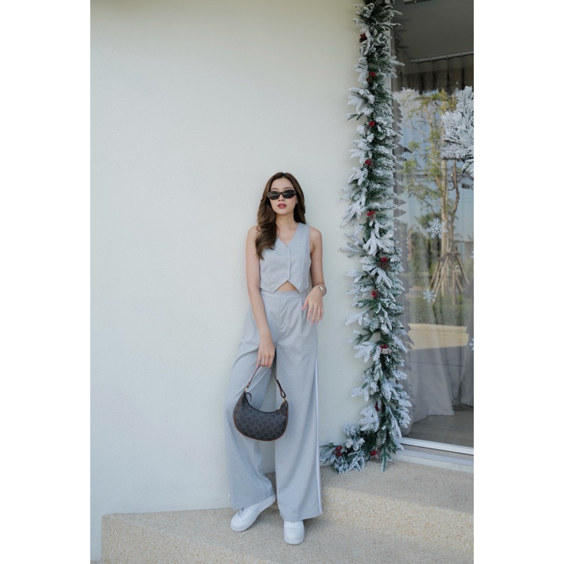 งานเซทเสื้อครอป+กางเกงขายาว ผ้าวอม แต่งแถบข้าง ป้ายEVE | Shopee Thailand