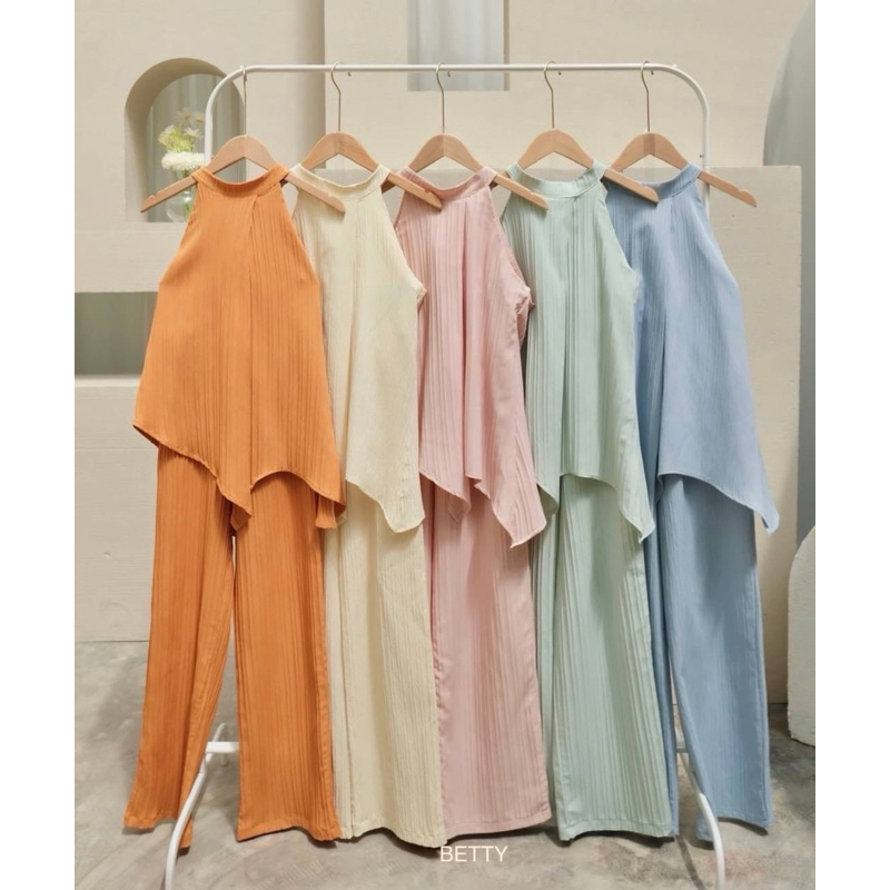 Melon Set ชุดเซ็ตเสื้อแขนกุดคอเต่า+กางเกงขายาว | Shopee Thailand