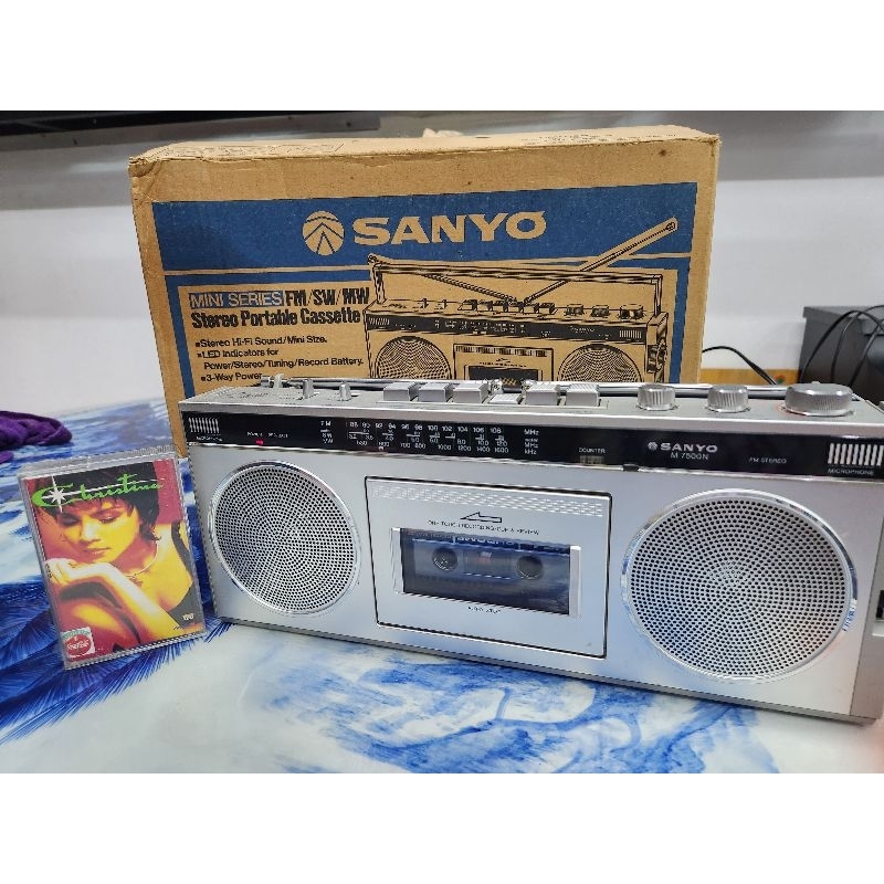 Vintage OLD School Sanyo Boombox Mini.เครื่องเล่นวิทยุเทป Sunyo ...