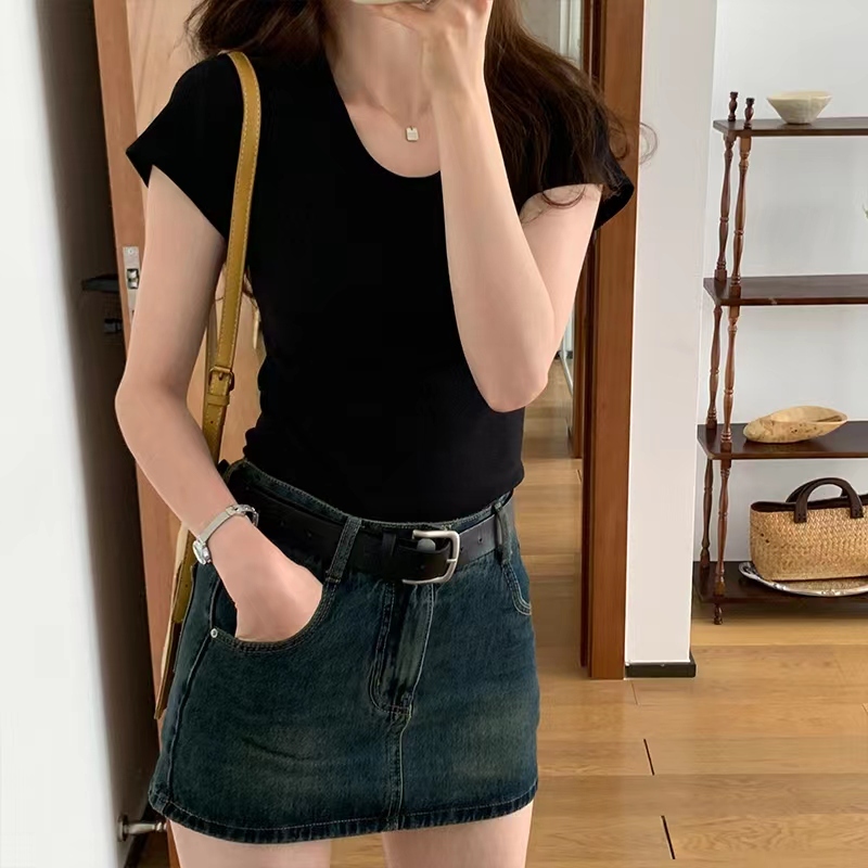 เสื้อยืดคอยู เสื้อยืดรัดรูป เสื้อยืดผ้าดีเนื้อนุ่ม สไตล์วินเทจ ใส่ได้ทุกงาน เสื้อผ้าแฟชั่น DT05 ...