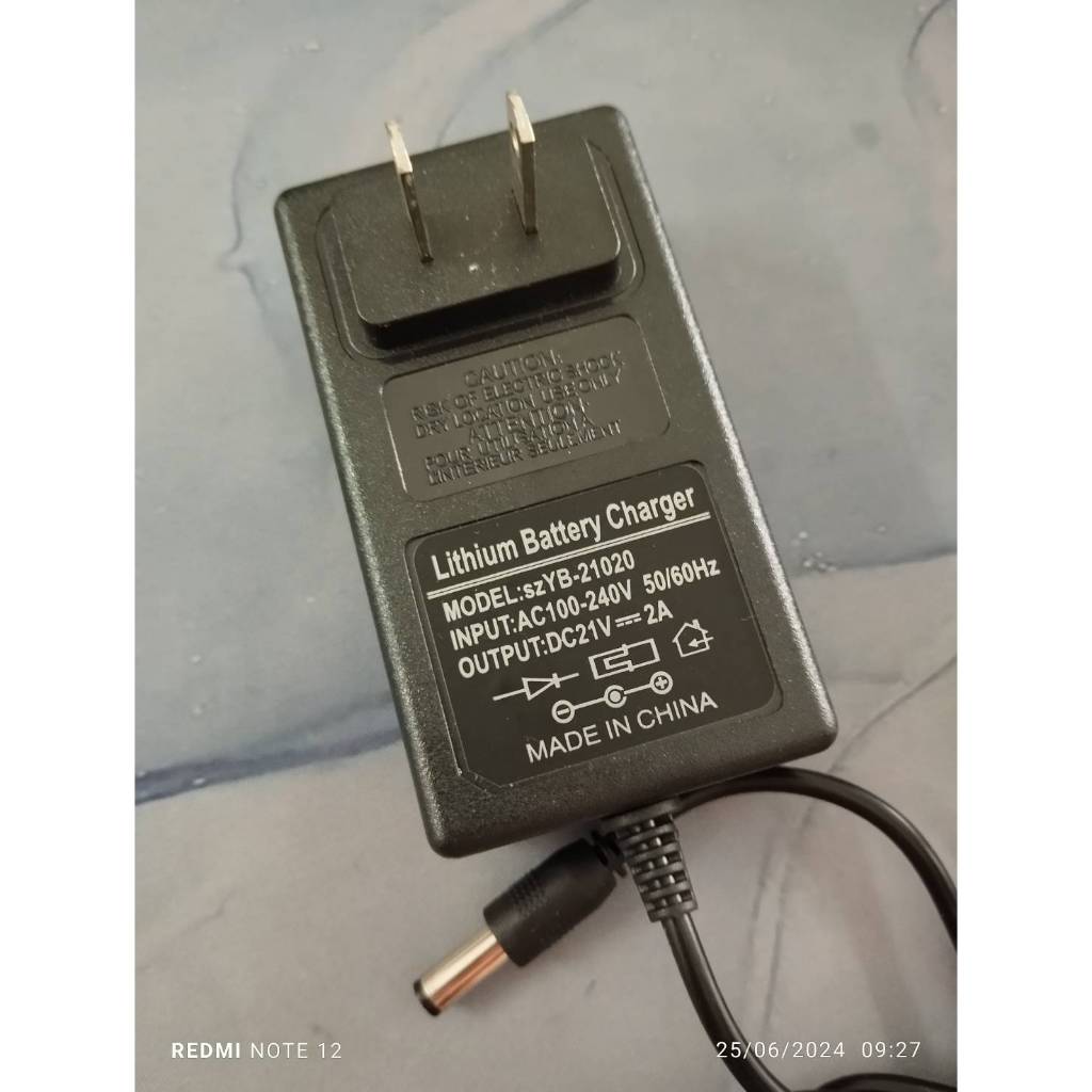 หัวชาร์แบตเตอร์รี่อแดปเตอร์ชาร์จแบตลิเที่ยม 21V 2แอมป์ เต็มแล้วตัด มีไฟสถานะ ชาร์จ แบตเต็ม และ ...