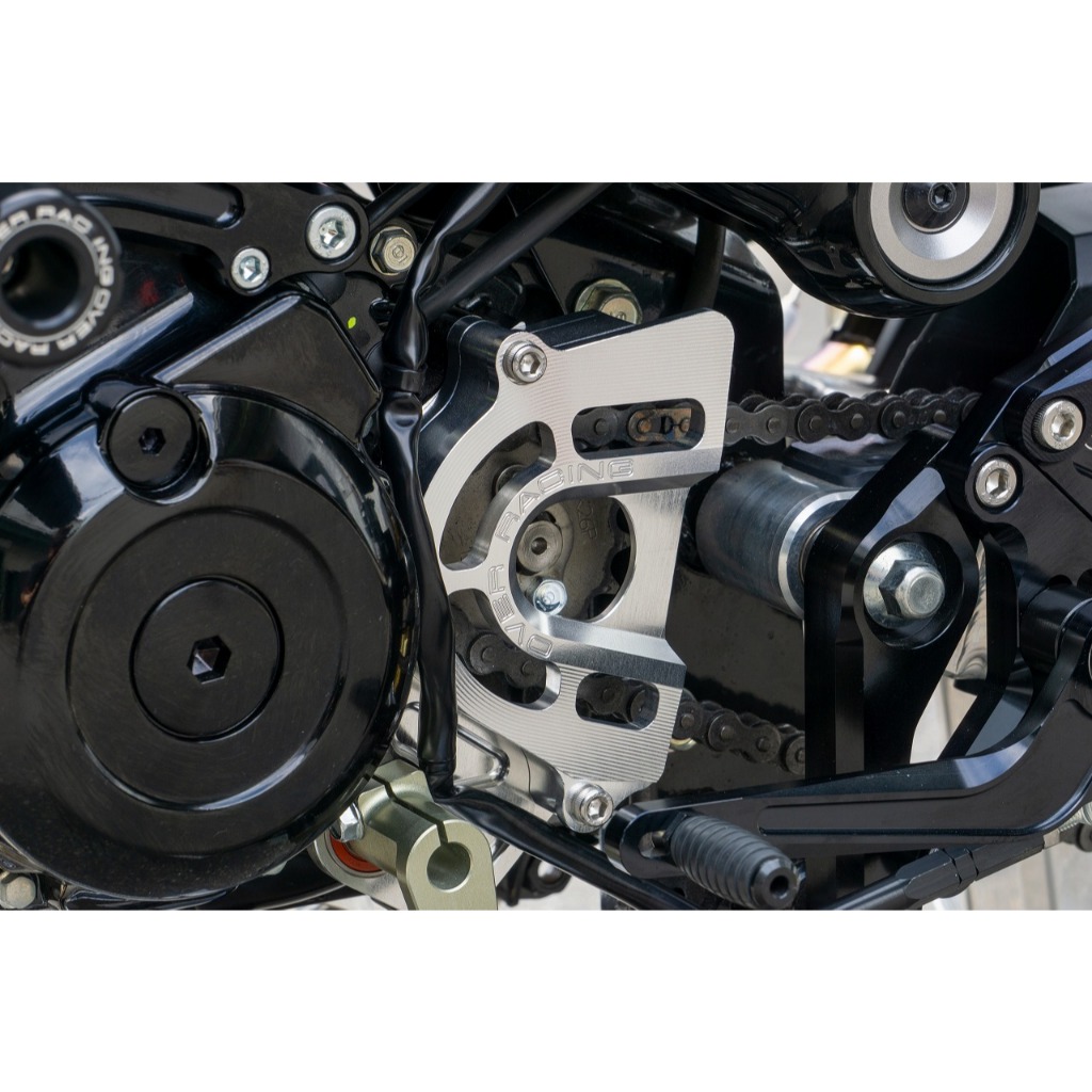 ฝาครอบสเตอร์หน้า over racing พร้อมประคองเกียร์ Monkey 125 JB03 ,Dax125 ...