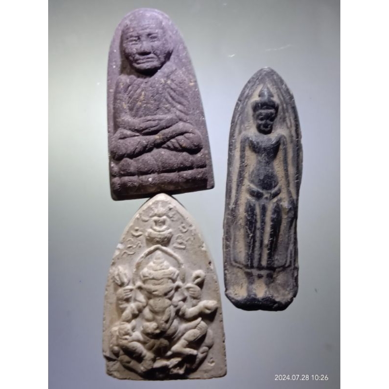 Antig Plus 1142 หลวงปู่ทวดเนื้อว่าน + พระร่วงปางเปิดโลกเนื้อดิน + พระพิฆเณศวรเนื้อผง รวม 3 ชิ้น ...