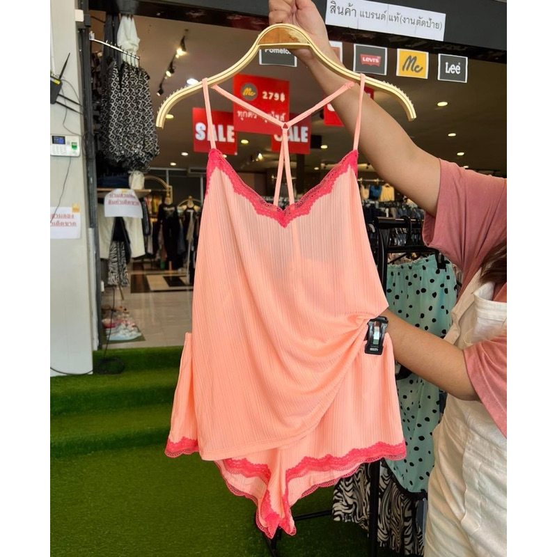 DD71มือสอง หน้าผ้า 42” อก 36”-38” ใส่ได้ เสื้อฮาวาย เชิ้ตพิมพ์ลาย สีดำ คอปก แขนสั้น ผ้าไหมอิตาลี ...