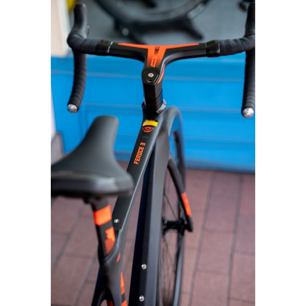 เสือหมอบ JAVA รุ่น FEROCE 3 J AIR Disc | Shopee Thailand