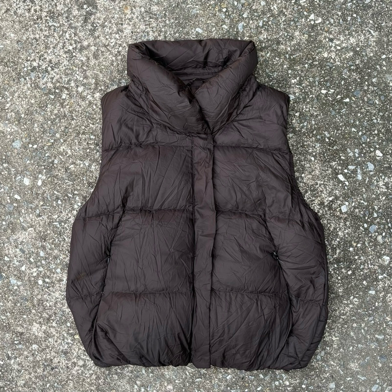 เสื้อกั๊ก Gap Down jacket Size M Made in Indonesia | Shopee Thailand