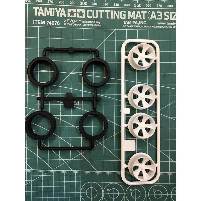 ล้อกลางขาว ไม่มีออฟ + ยางSuper Hard ของใหม่ ระเบิดจากรถกล่องTamiya Mach ...