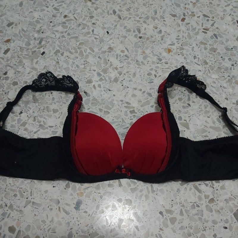 เสื้อชั้นในมือ 2 สีแดงเลือดหมู 32/70A (ผ้านิ่ม เก็บข้างอกจัดทรงอกชิดสวย ลดล้างสต๊อกค่ะ) | Shopee ...